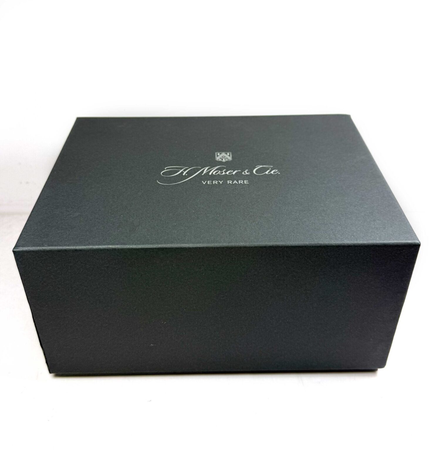 H.moser & Cie. Streamliner Small Seconds 6500-1200 39MM Blue Enamel Box ...